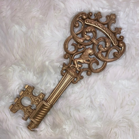 Dart | Wall Decor | Vintage Ornate Victorian Skeleton Key Coat Of Arms ...